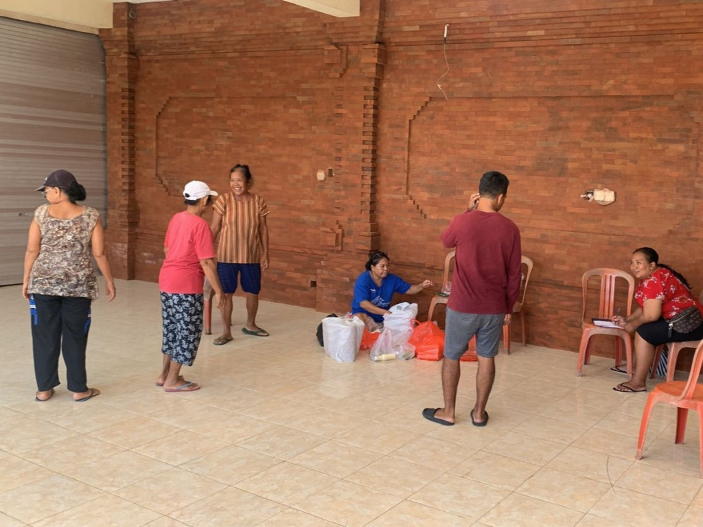 Kegiatan Pemberian Makan Tambahan kepada Warga Lansia di Br. Pengilian ...