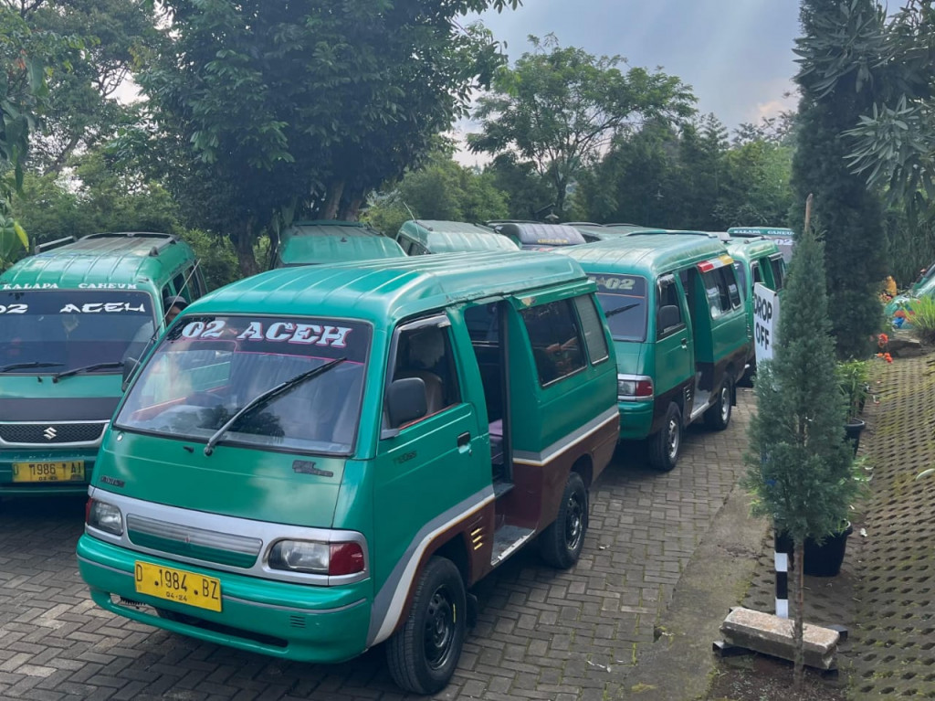 Masih Eksis, Angkot Menjadi Transportasi Desa Cimenyan | Desadalung Badung