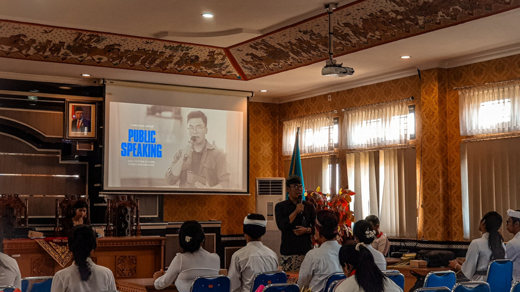 Pembekalan Materi Public Speaking pada Pemilihan Jegeg Bagus Dalung ...