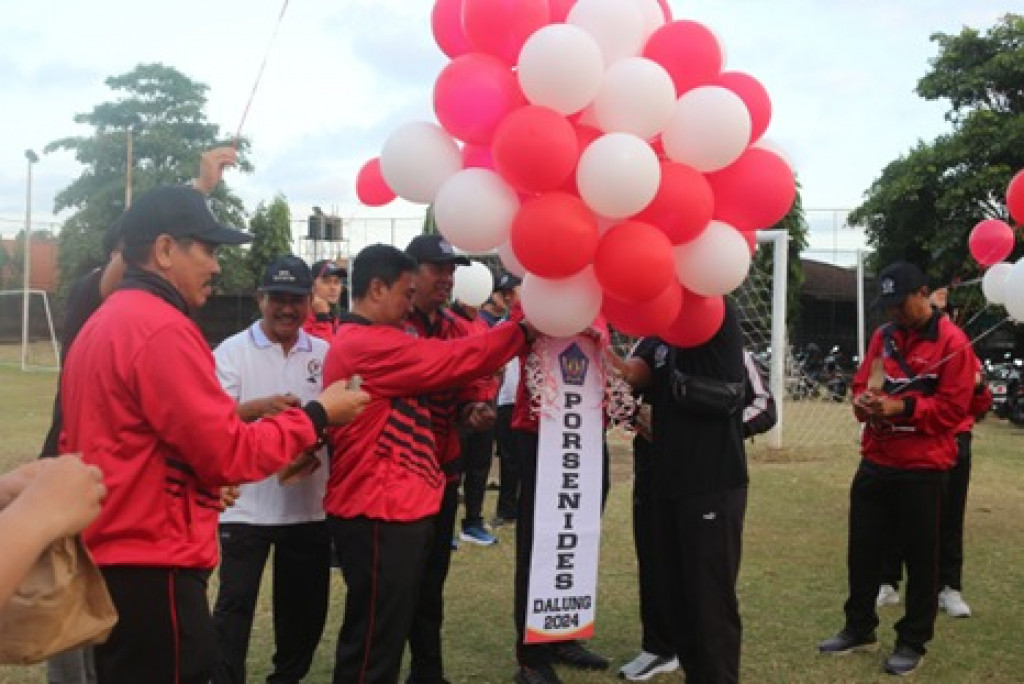 Penuh Makna, Desa Dalung Lepaskan Burung Perkutut dan Balon pada ...