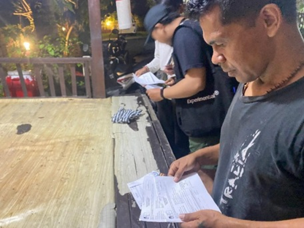 Penyebaran Surat Pemberitahuan Memilih oleh KPPS TPS 05 Br. Pengilian ...