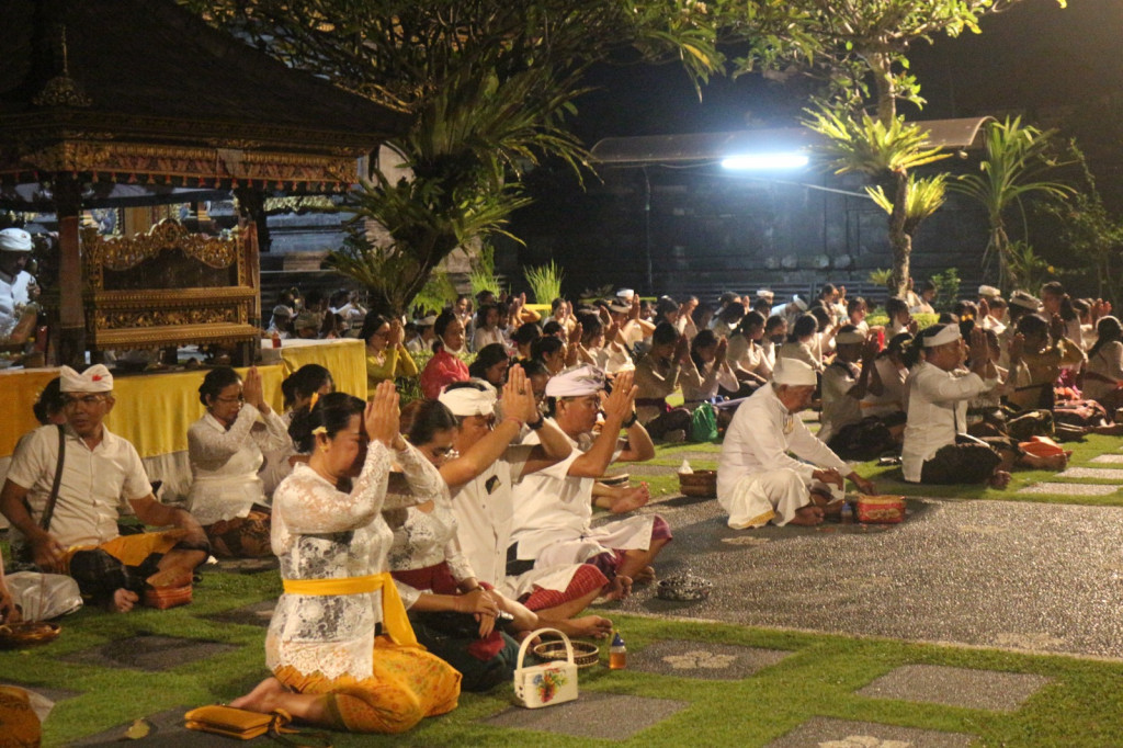 Persembahyangan Bersama Ngrastiti Bhakti ritatkala Rahina Siwaratri ...