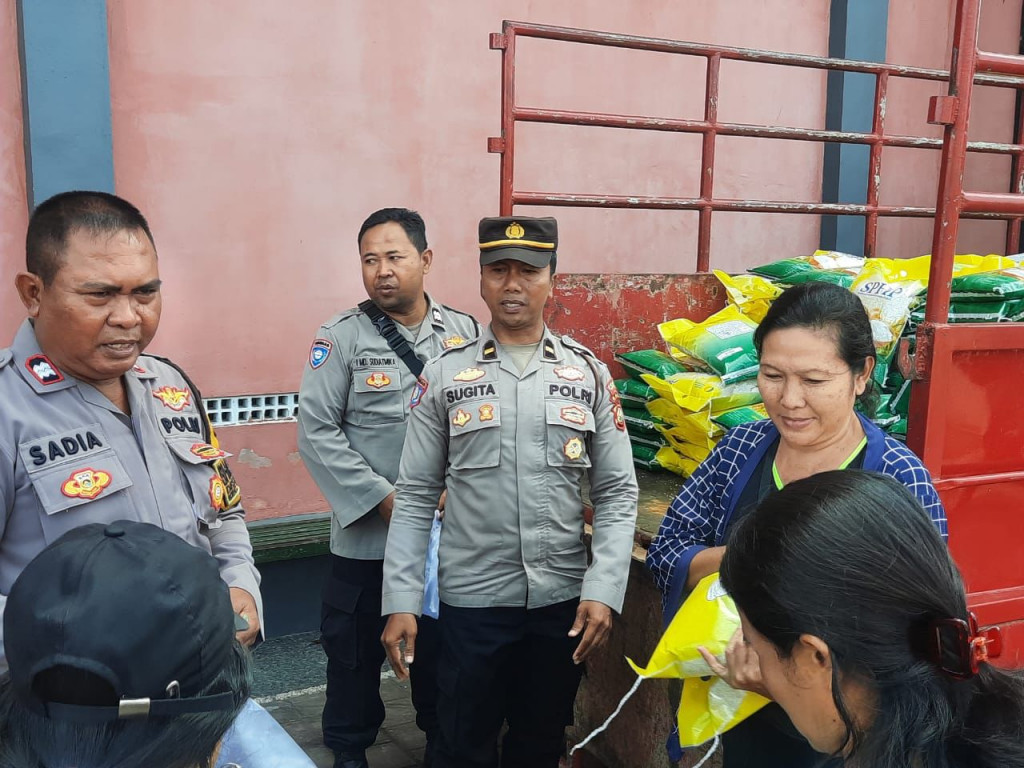 Sinergitas Polri dan Bulog Menyelenggarakan Gerakan Pangan Murah di ...