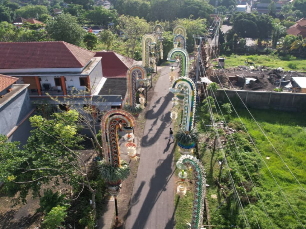 Indahnya Penjor-Penjor yang menghiasi Desa Dalung dalam menyambut Hari ...
