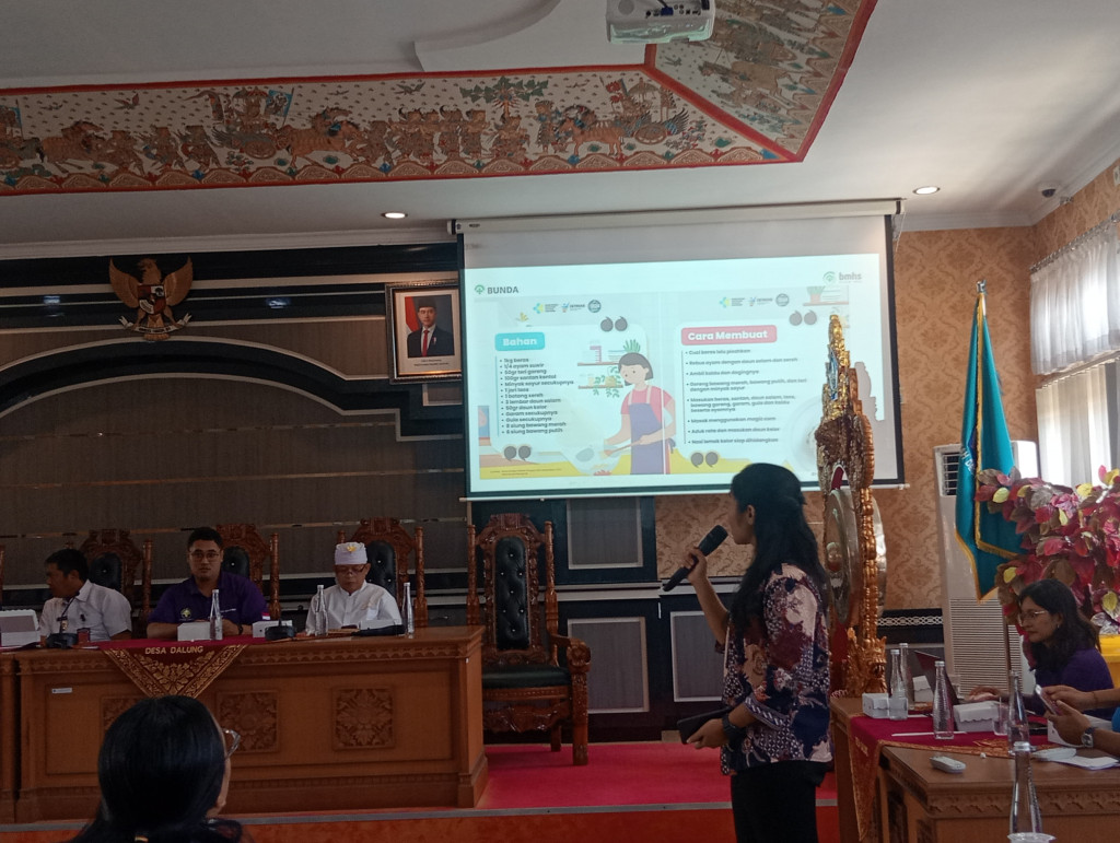 PKM-PM Politeknik Negeri Bali di Desa Dalung Paparkan Materi Gizi ...